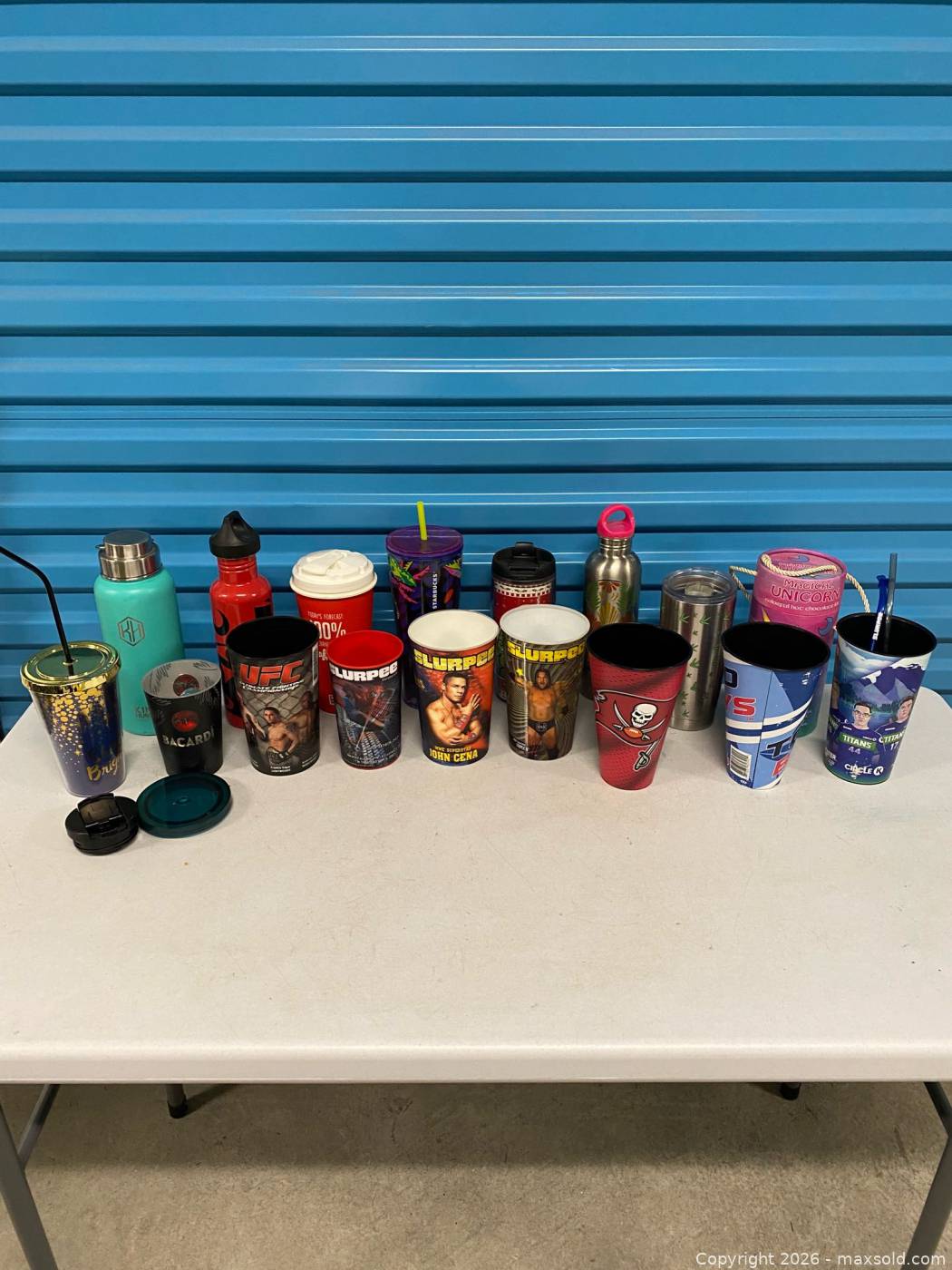 Reusable drinkware lot – collectible cups, tumblers & bottles | Maxsold