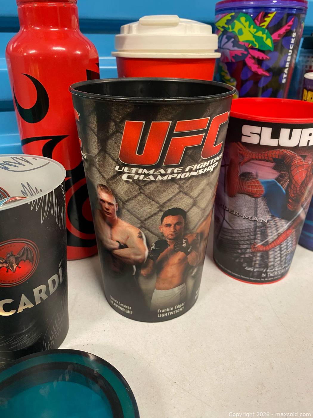 Reusable drinkware lot – collectible cups, tumblers & bottles | Maxsold