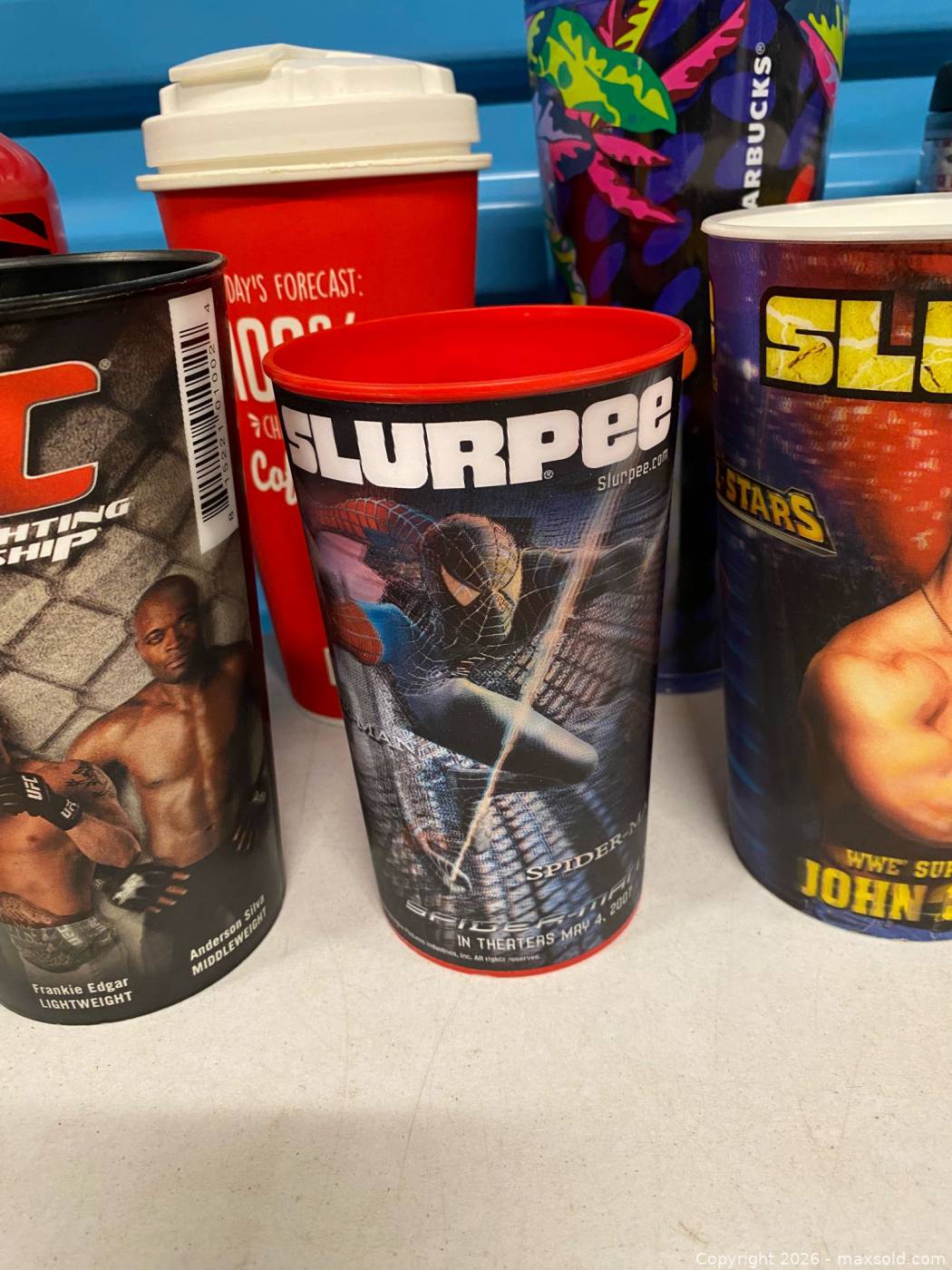 Reusable drinkware lot – collectible cups, tumblers & bottles | Maxsold