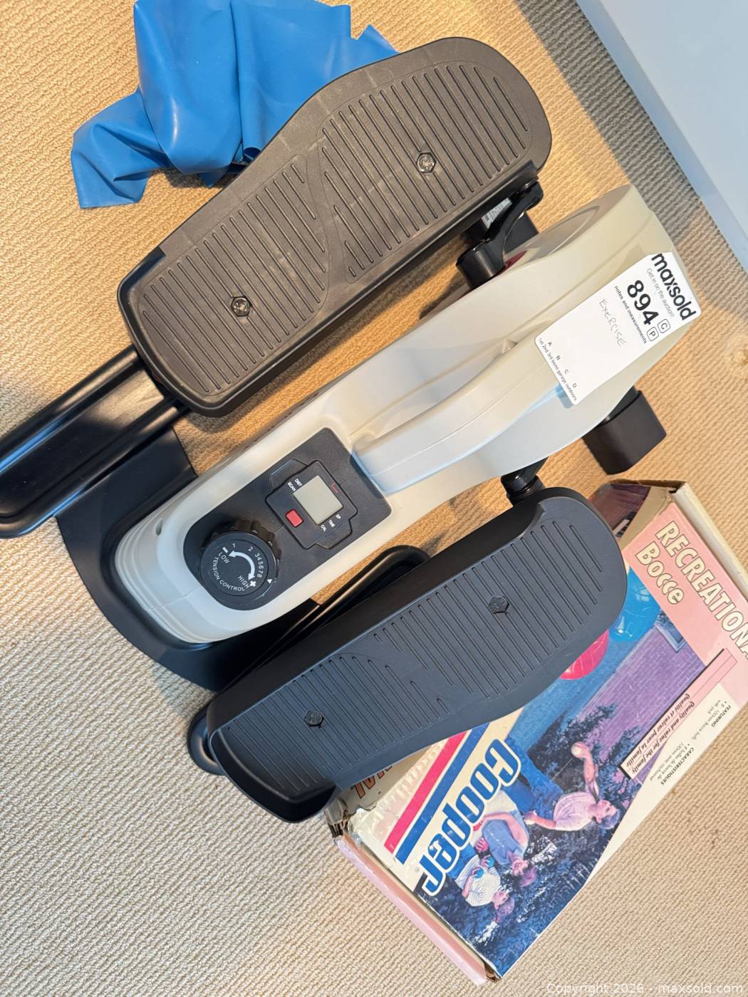 Mini stepper with boxed bocce set | Maxsold