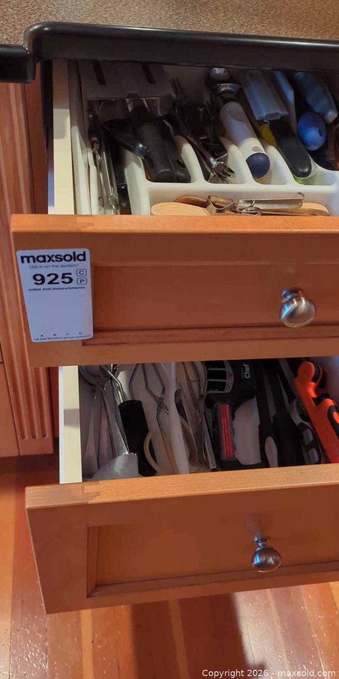 Mixed kitchen utensils lot | Maxsold