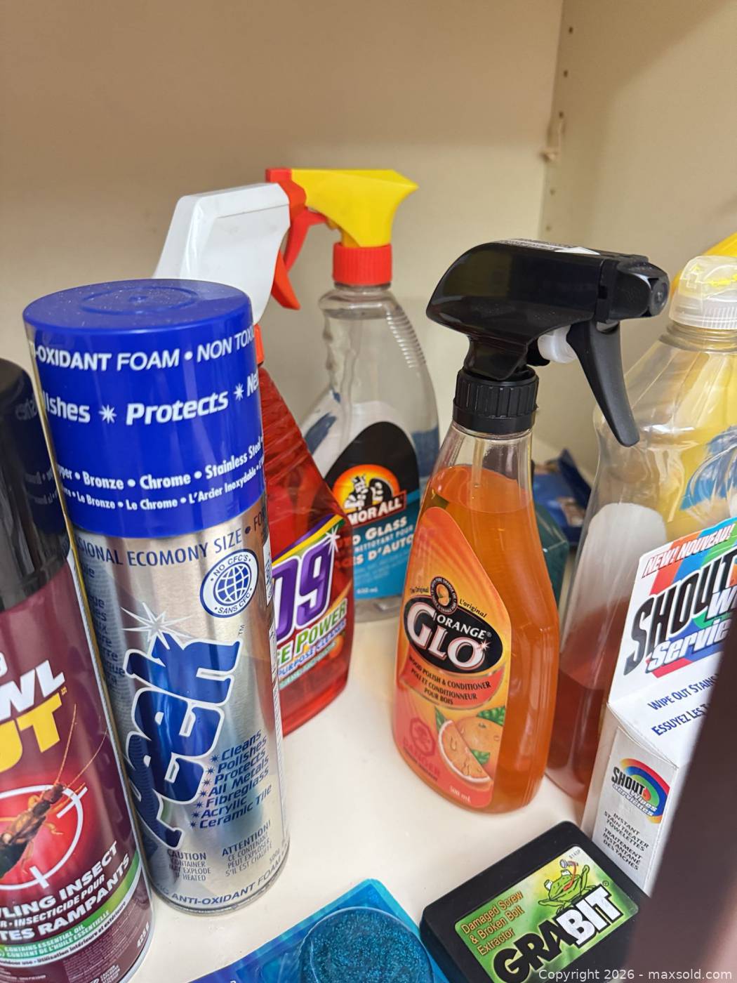 Household cleaning chemical assortment | Maxsold