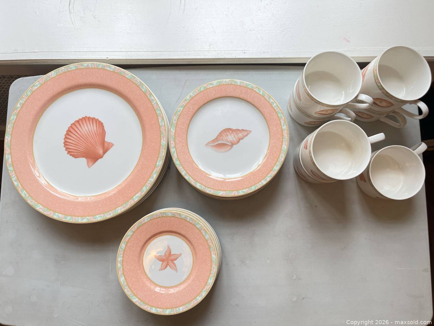 29-piece Victoria & Beale Atlantis dinnerware | Maxsold