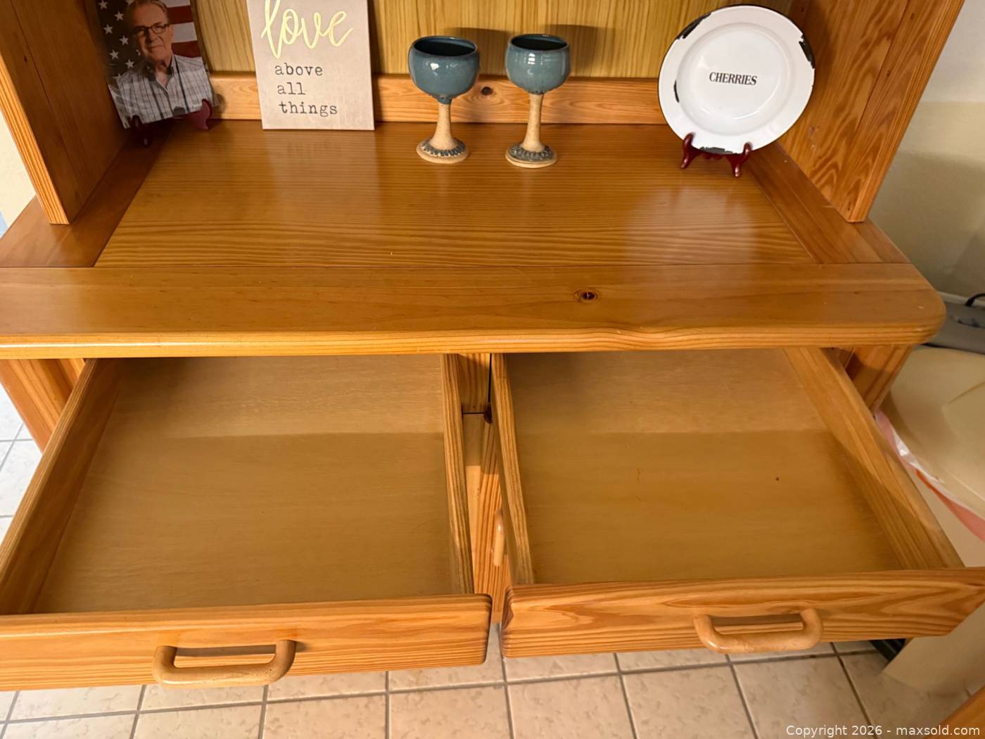 Oregon pine hutch with buffet base | Maxsold
