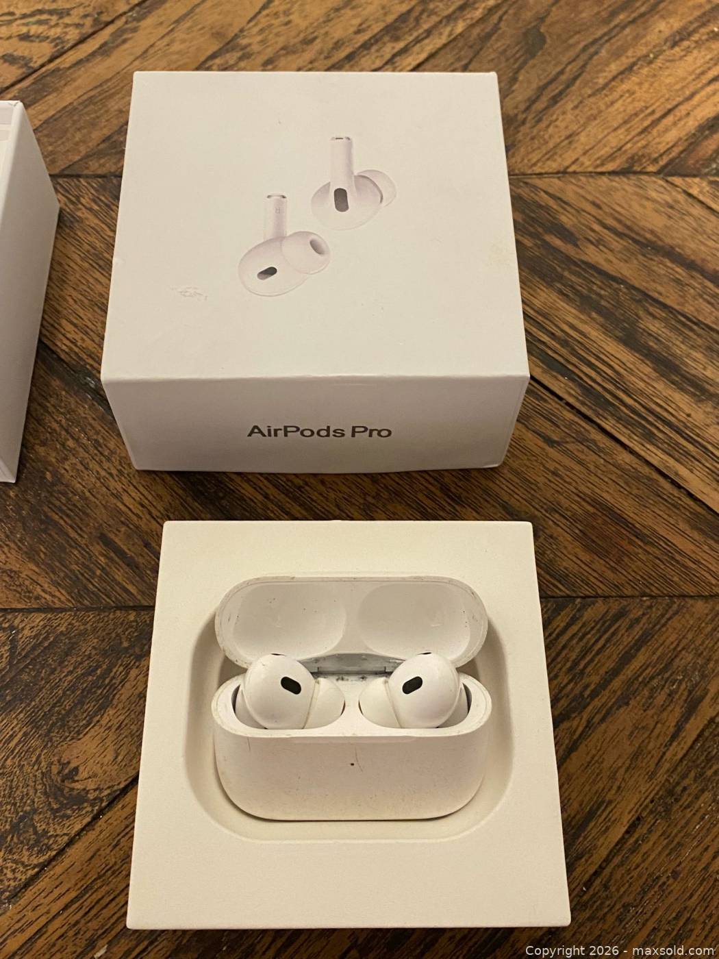 Apple AirPods Pro with charging case | Maxsold