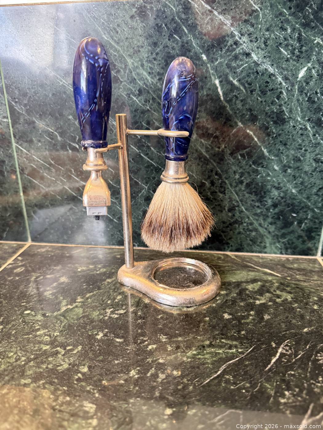 Shaving brush, razor and stand set | Maxsold