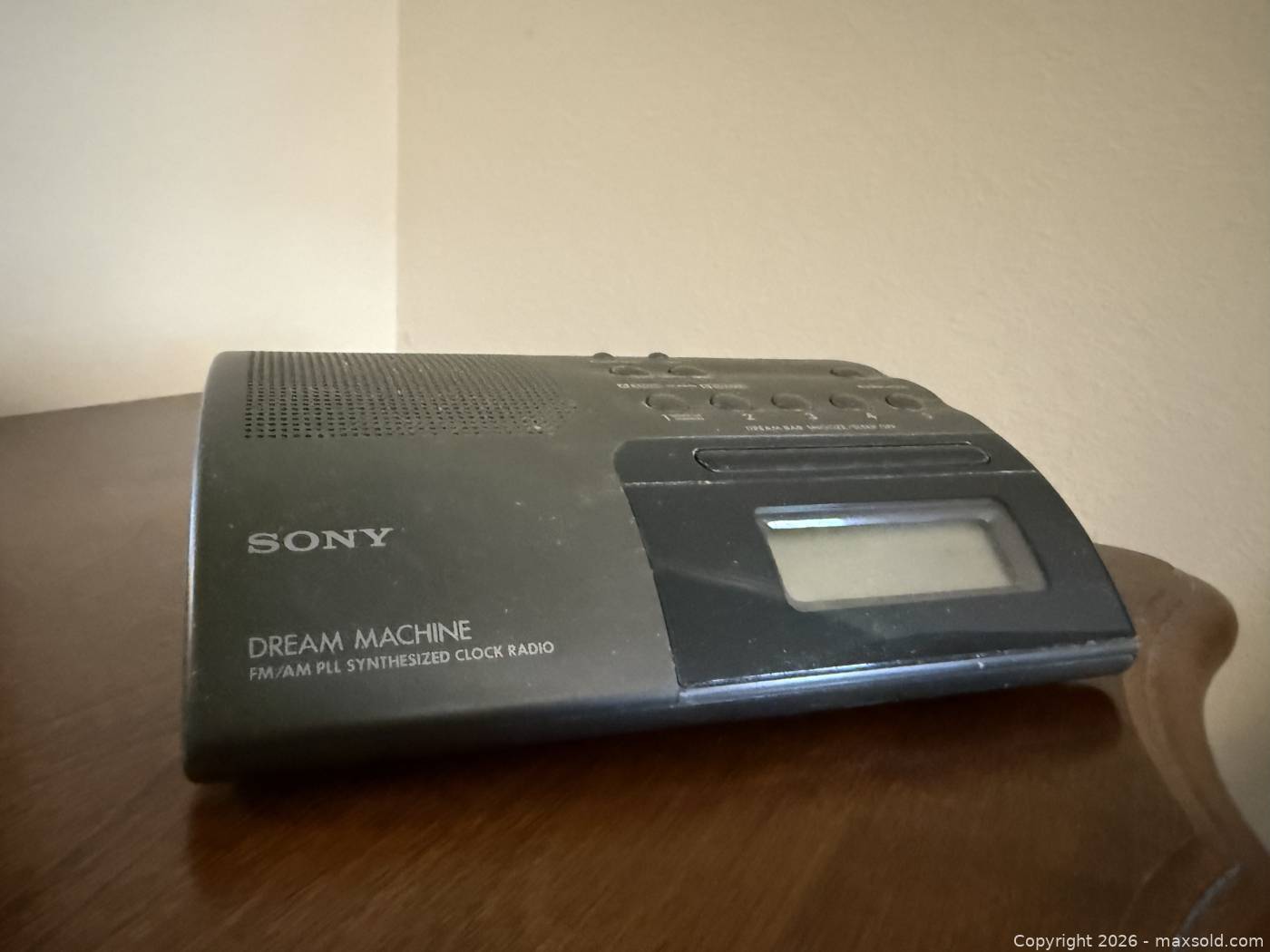 Vintage Sony Dream Machine FM/AM PLL Synthesized Clock Radio | Maxsold