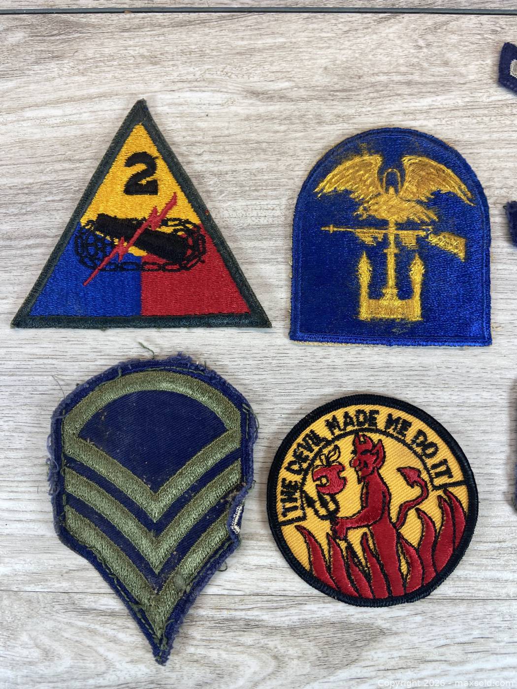 Vintage US military embroidered patches | Maxsold