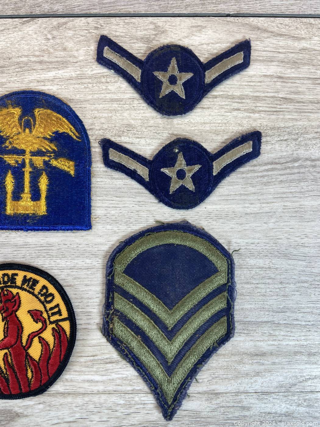 Vintage US military embroidered patches | Maxsold