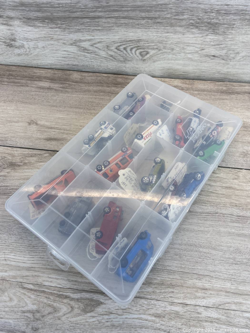 Vintage Hot Wheels die-cast car collection with storage box | Maxsold
