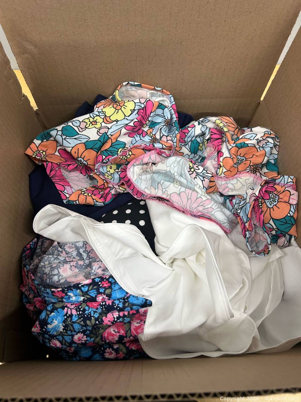 10 New Assorted Women’s Clothing Pieces | Maxsold