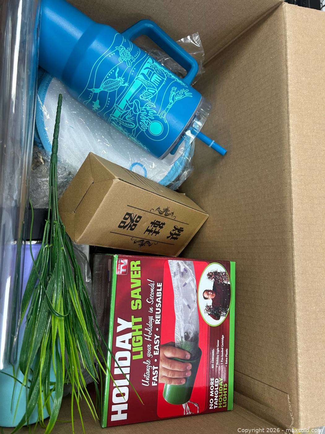 Box of assorted household items, mostly new | Maxsold