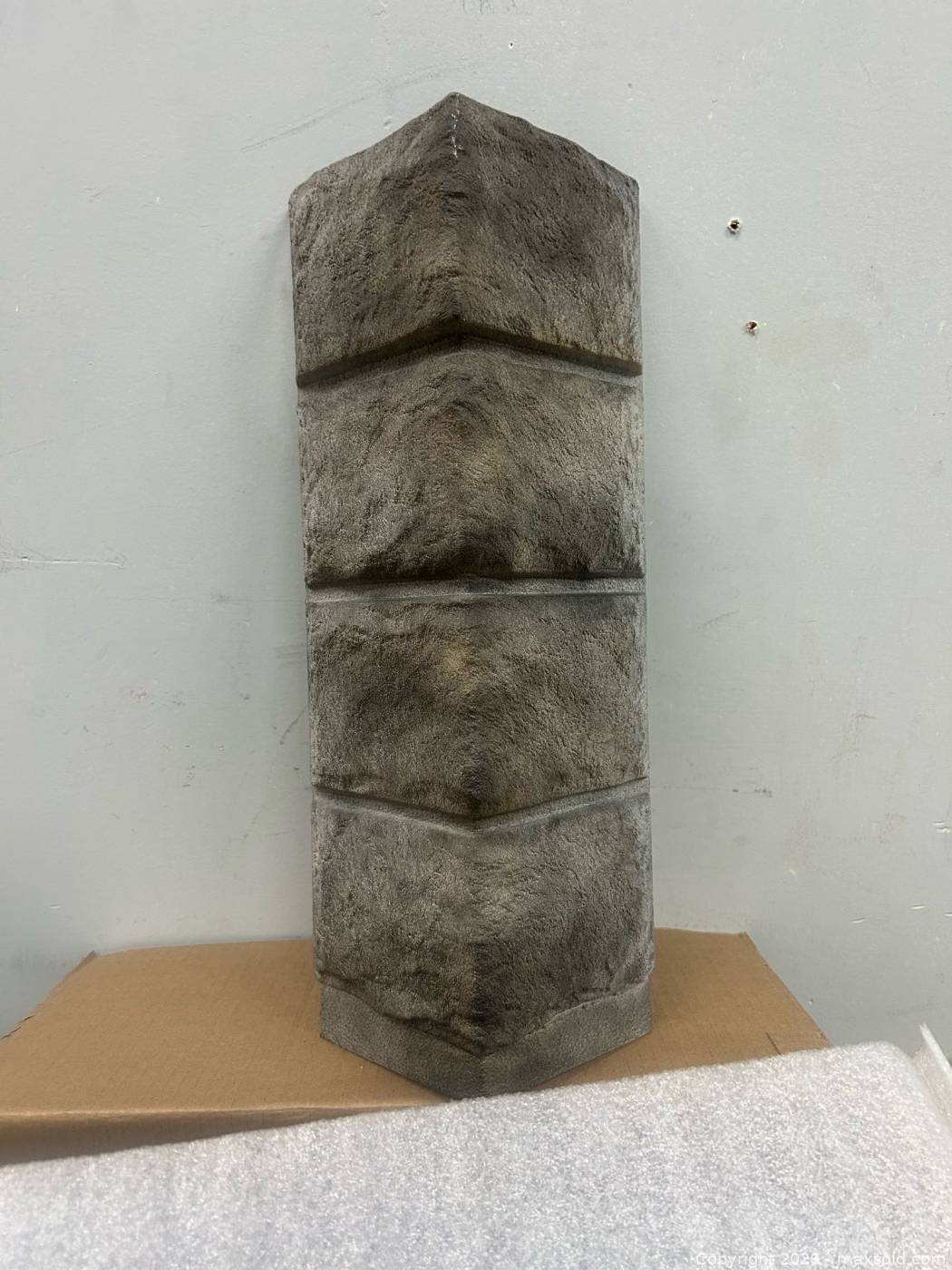 Novik Stone PHC corner trim box | Maxsold