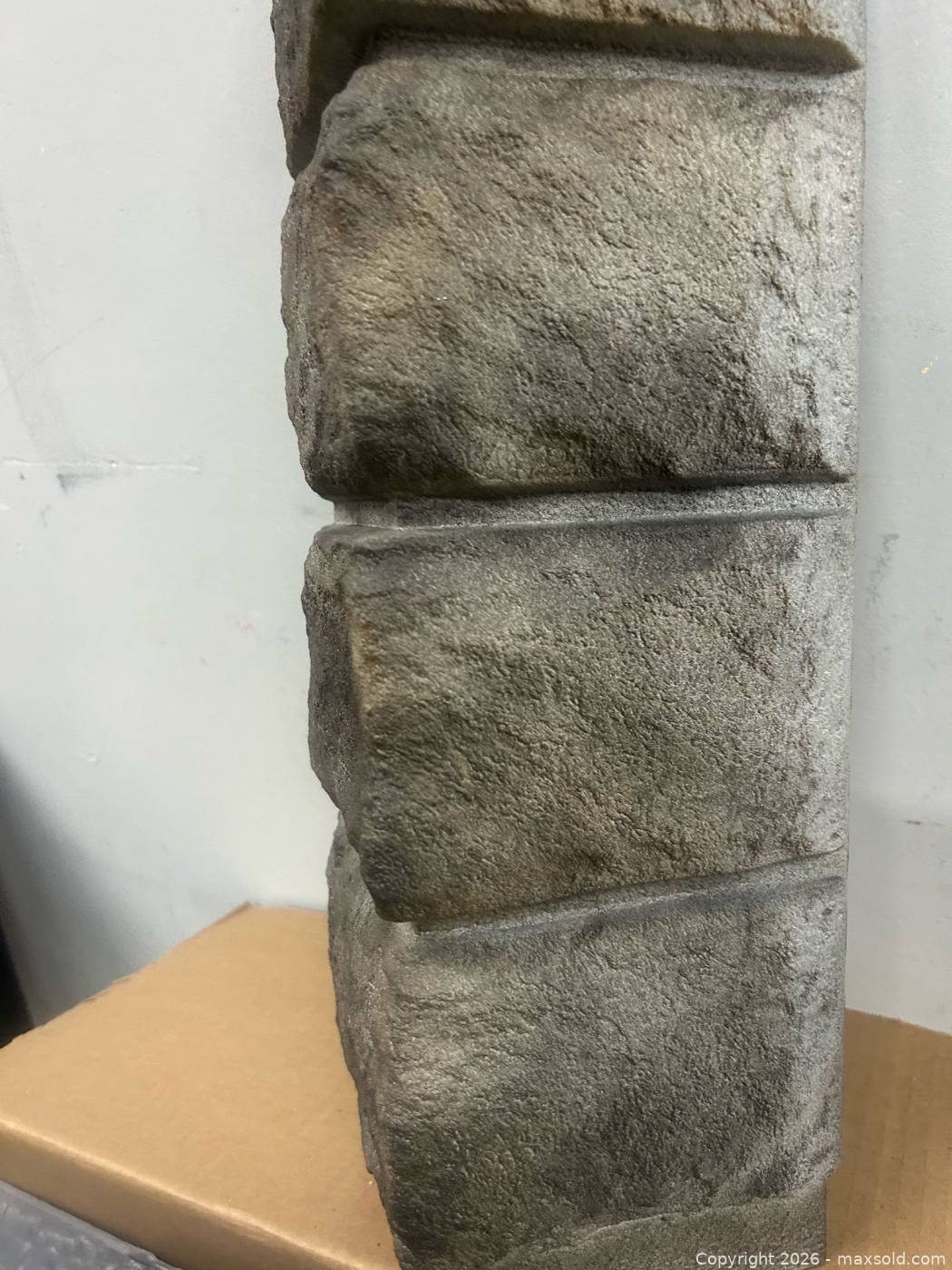 Novik Stone PHC corner trim box | Maxsold