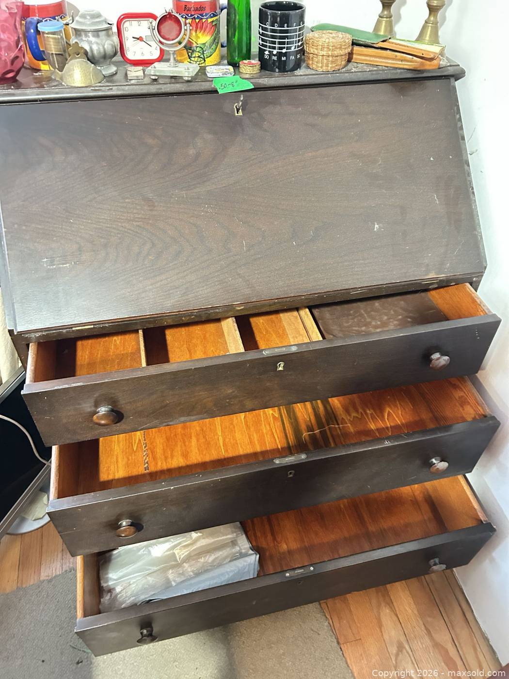 Secretary desk with drop-front | Maxsold