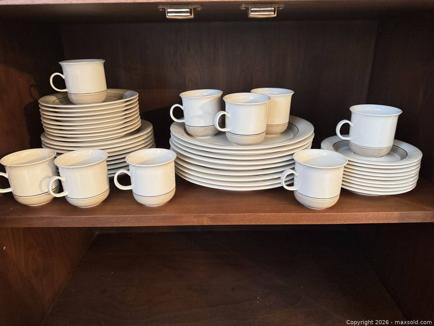 Arabia Seita Arctica porcelain dinner service | Maxsold