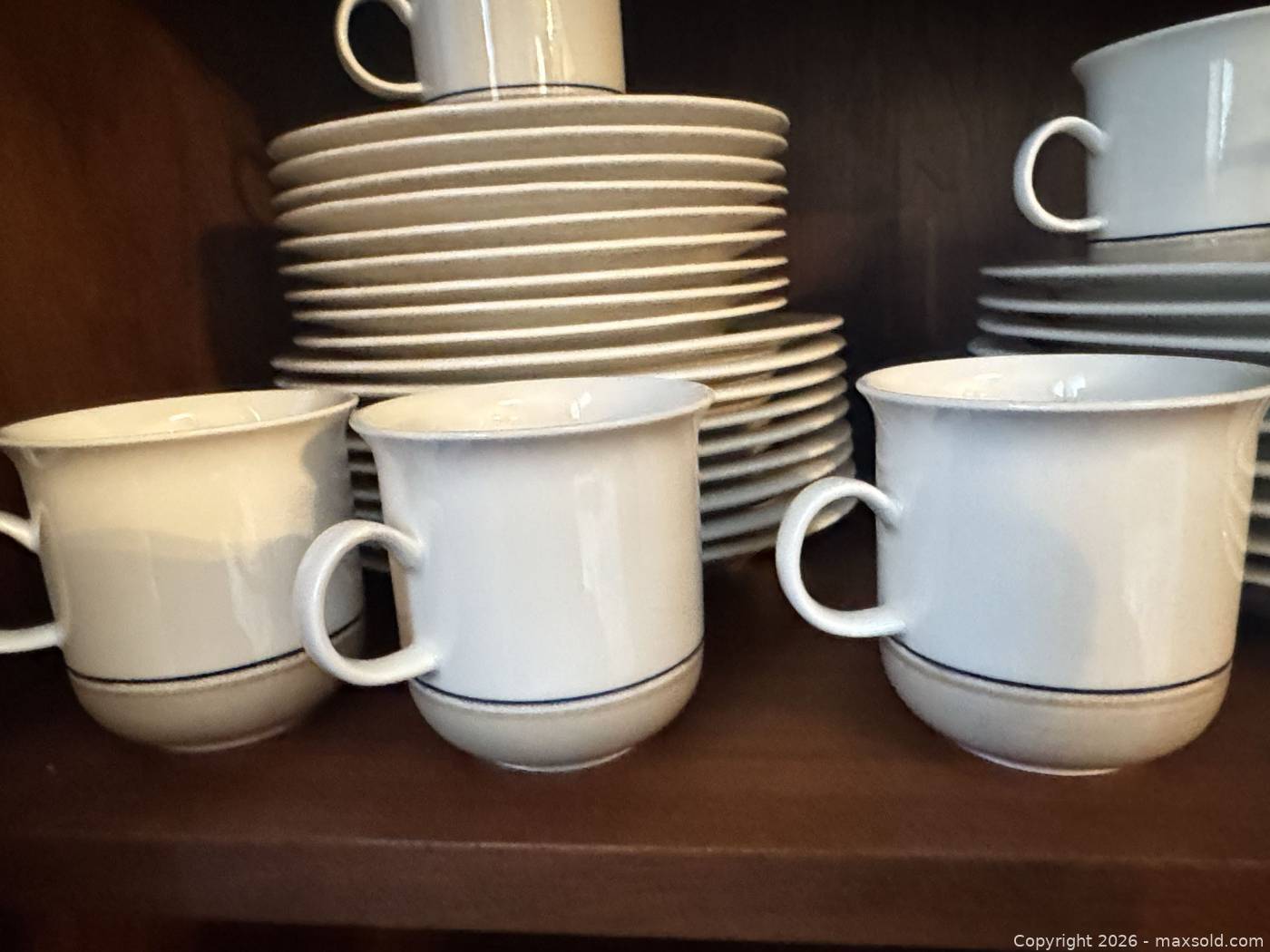 Arabia Seita Arctica porcelain dinner service | Maxsold