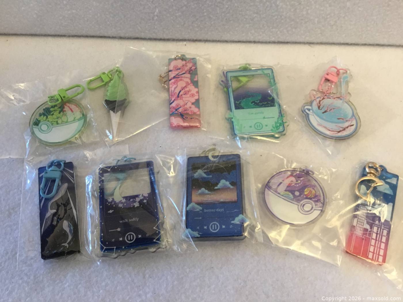 10 Acrylic Zipper Keychain Charms | Maxsold
