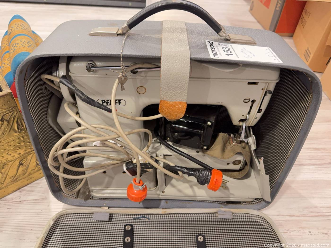 Pfaff 362 mechanical sewing machine with case | Maxsold