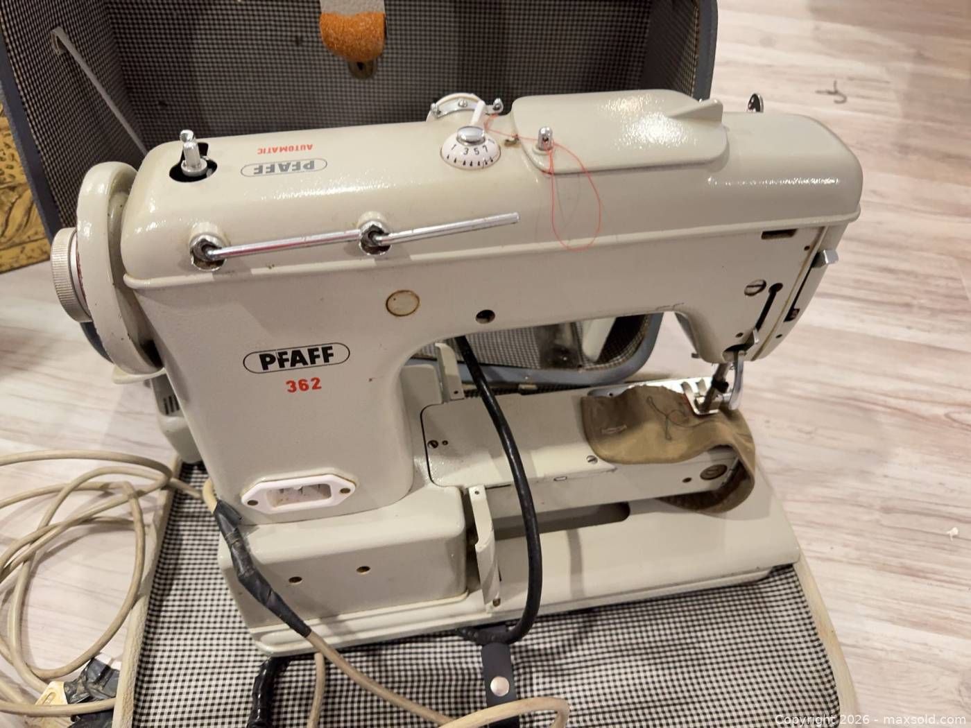 Pfaff 362 mechanical sewing machine with case | Maxsold