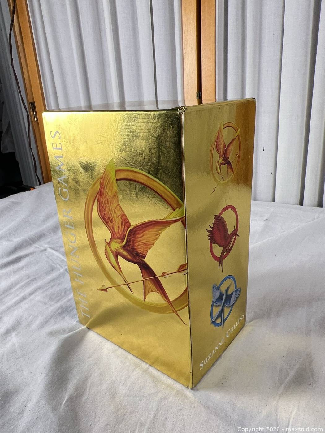 The Hunger Games trilogy paperback set | Maxsold