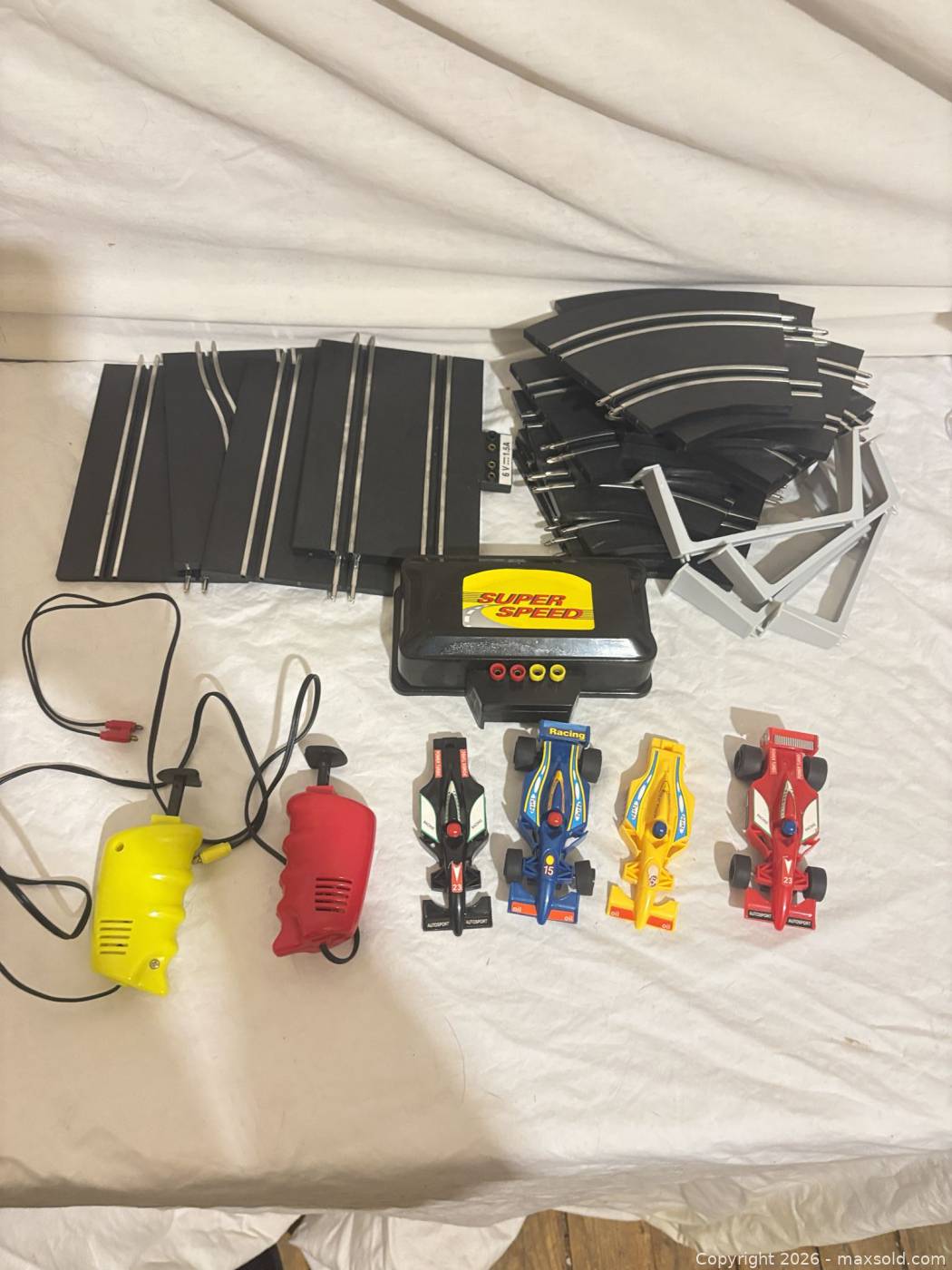 Super Speed electric slot car racing set | Maxsold