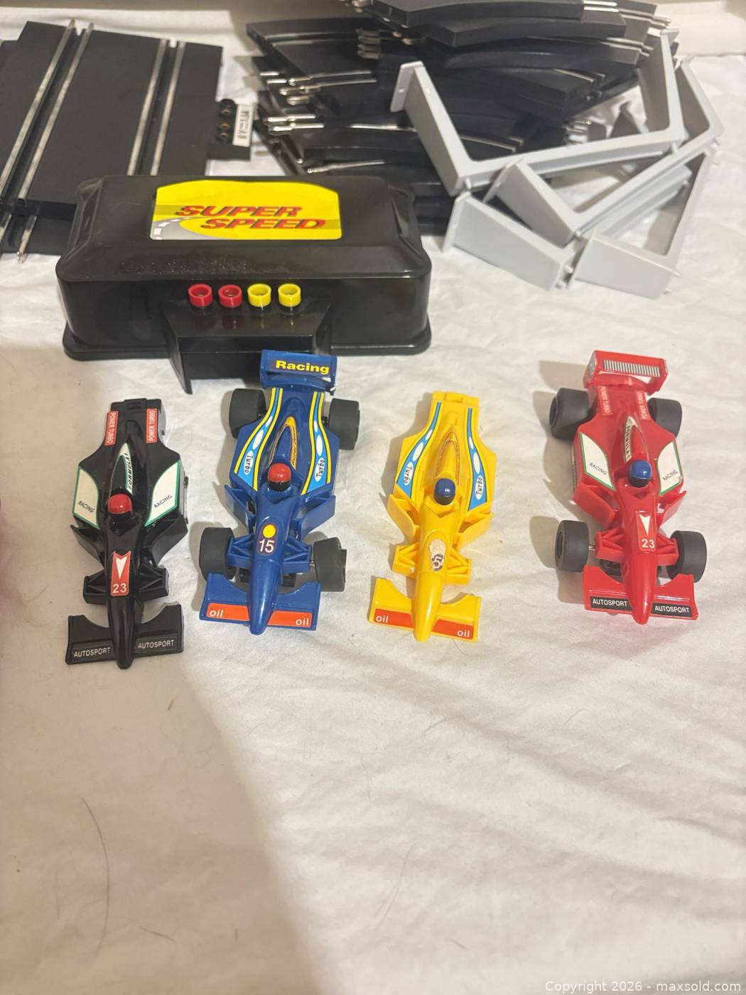 Super Speed electric slot car racing set | Maxsold