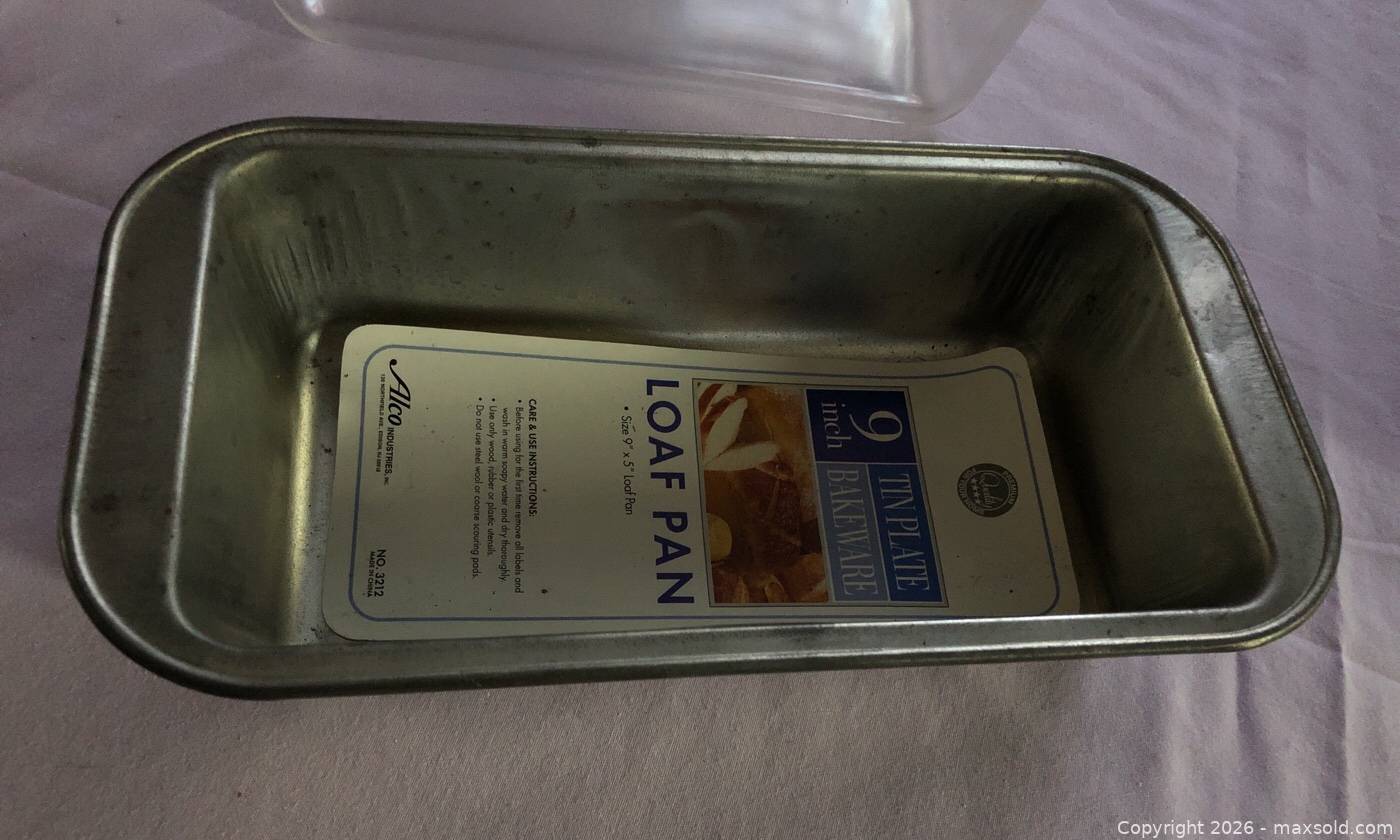 Pyrex glass loaf pan and Alco metal loaf pan | Maxsold