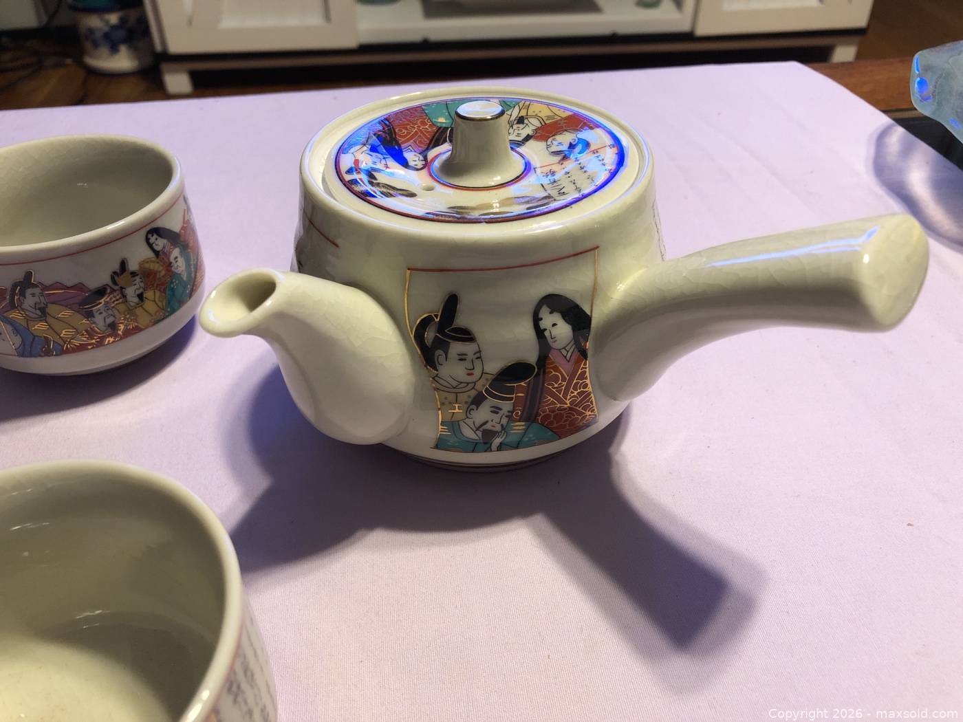 Japanese porcelain teapot and 4 cups | Maxsold