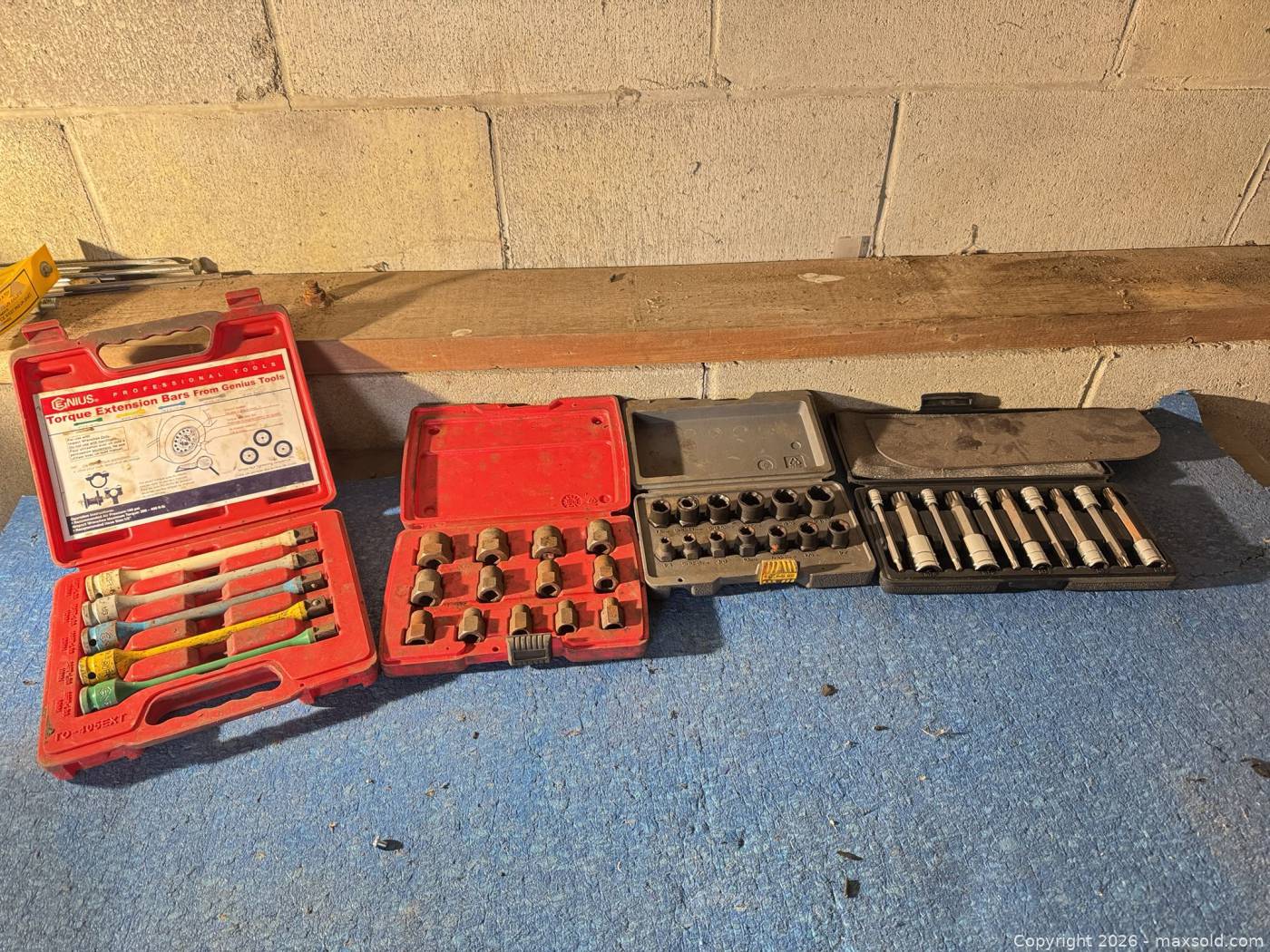 Torque extension bars and extractor socket sets | Maxsold