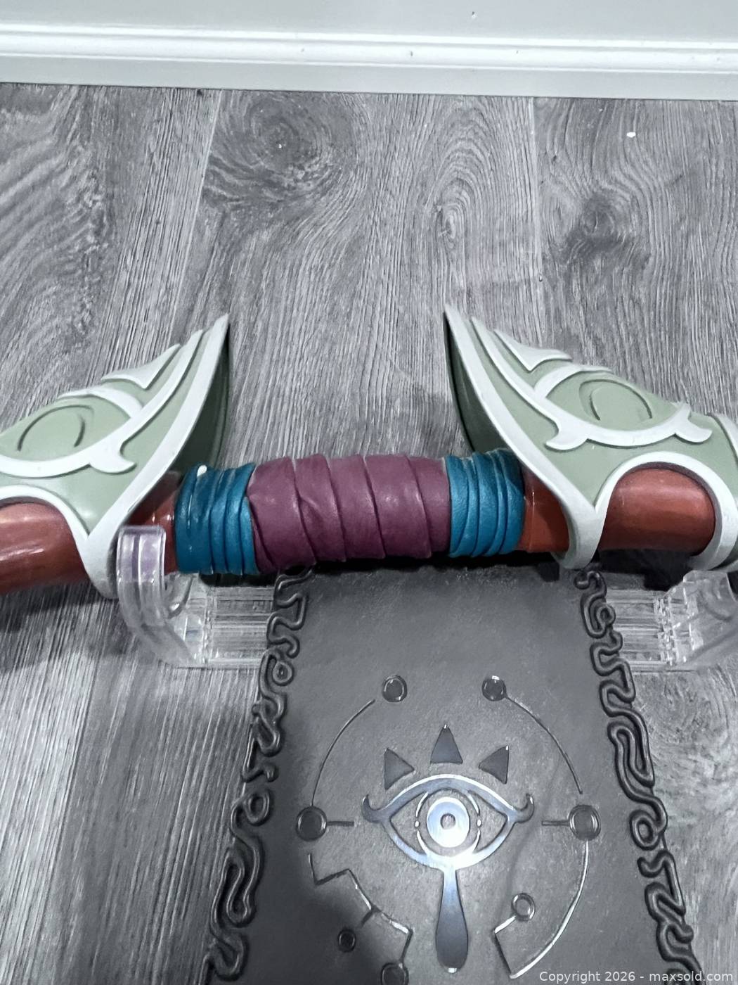 Nintendo Zelda BOTW bow, light arrow, mount | Maxsold