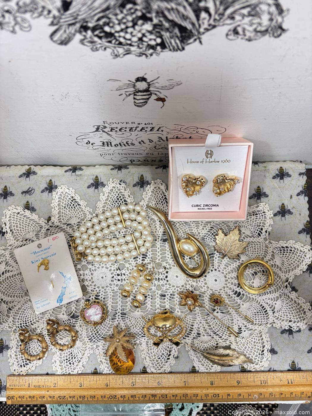 Gold-Tone Costume Jewelry Lot Approx 18 Pieces | Maxsold