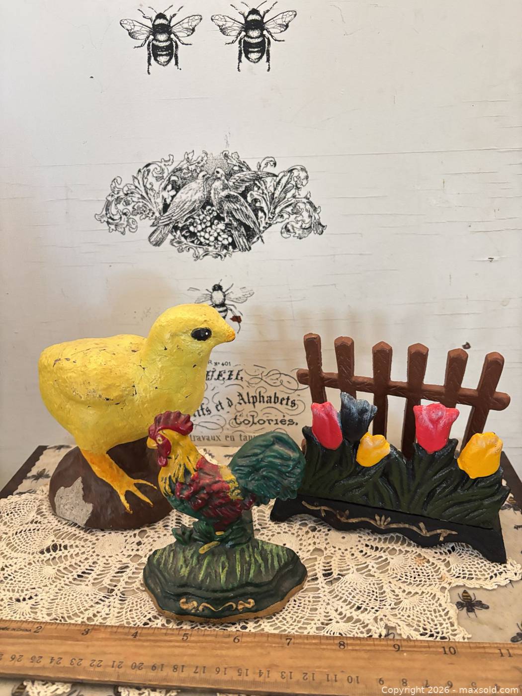 Vintage cast iron doorstops and plaster chick | Maxsold