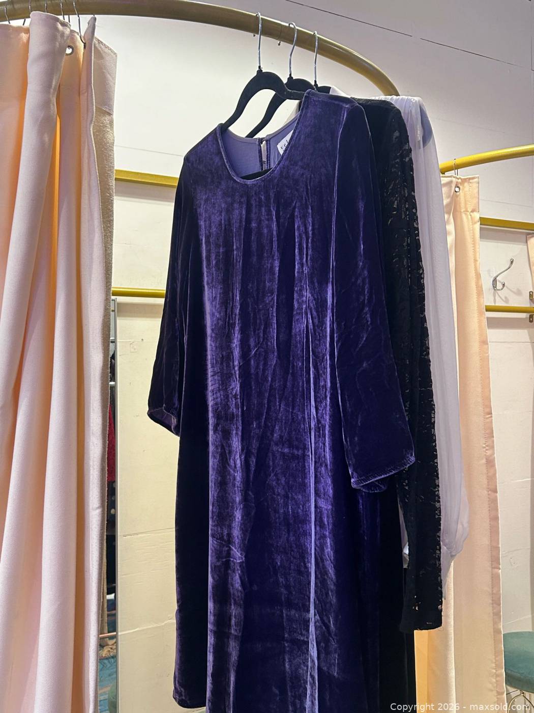 Set of three medium dresses | Maxsold