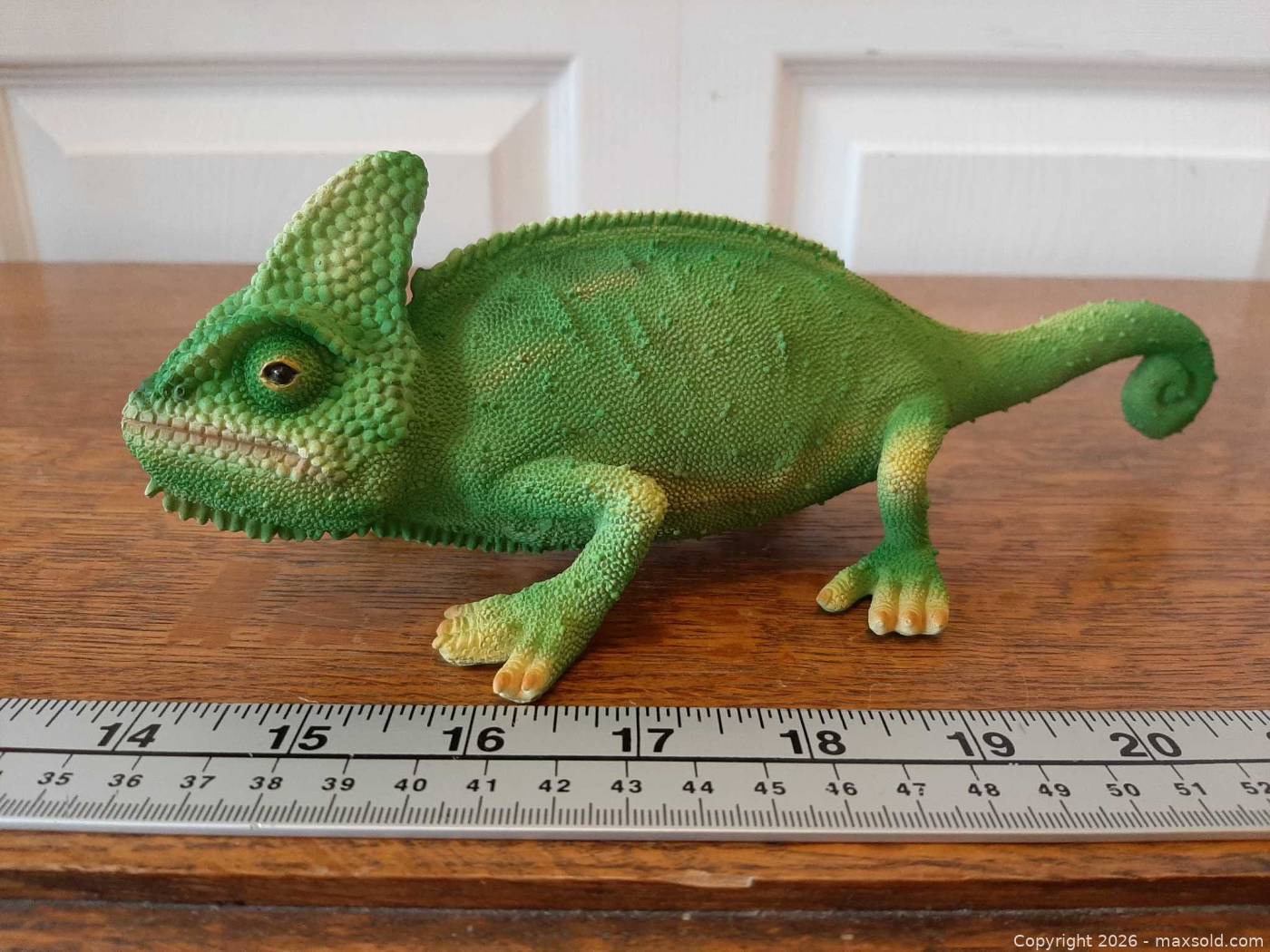 Hi-Line Gift Ltd. polyresin chameleon statue | Maxsold