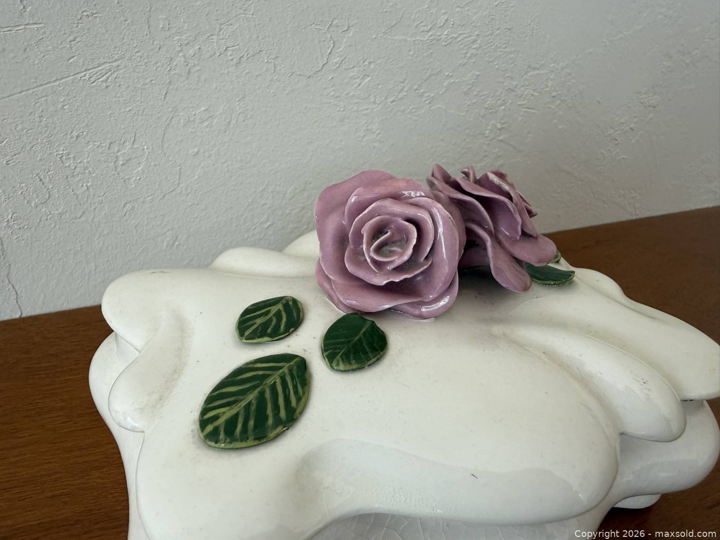 Vintage ceramic rose trinket jewelry box | Maxsold