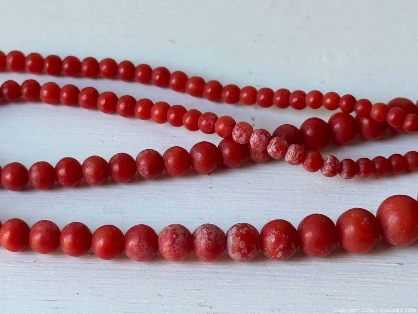 Vintage natural coral bead necklace and loose coral strands | Maxsold