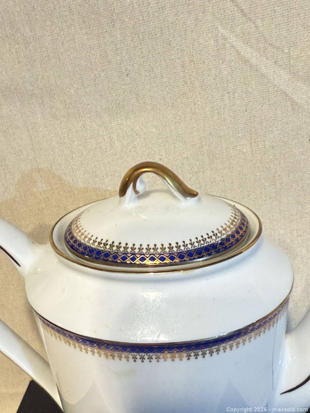 Winterling Bavaria porcelain teapot, cobalt band gilt | Maxsold