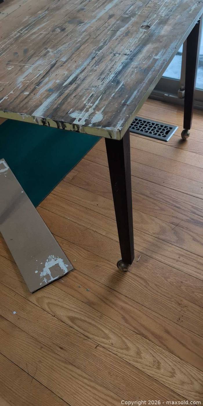 Small crafting table on casters | Maxsold