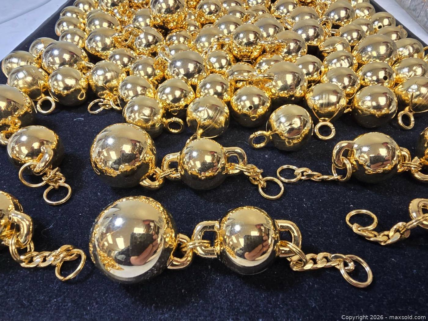1.477 kg gold-tone spherical bead strands | Maxsold