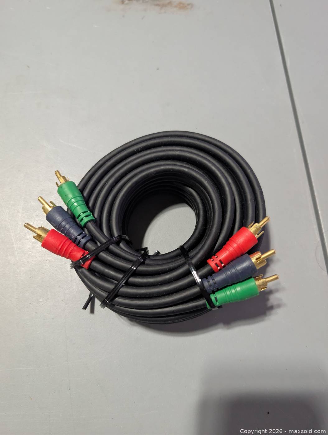 Rocketfish RF-G1117 component/composite RCA cables, 3-ft, 3 pcs | Maxsold