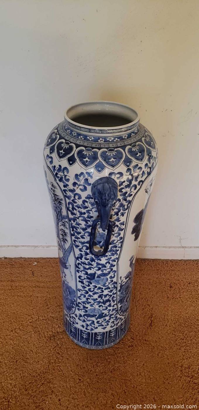 Large Chinese blue & white porcelain umbrella stand | Maxsold