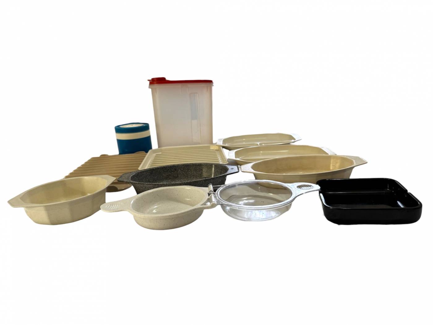 Vintage Tupperware plastic kitchenware assortment | Maxsold