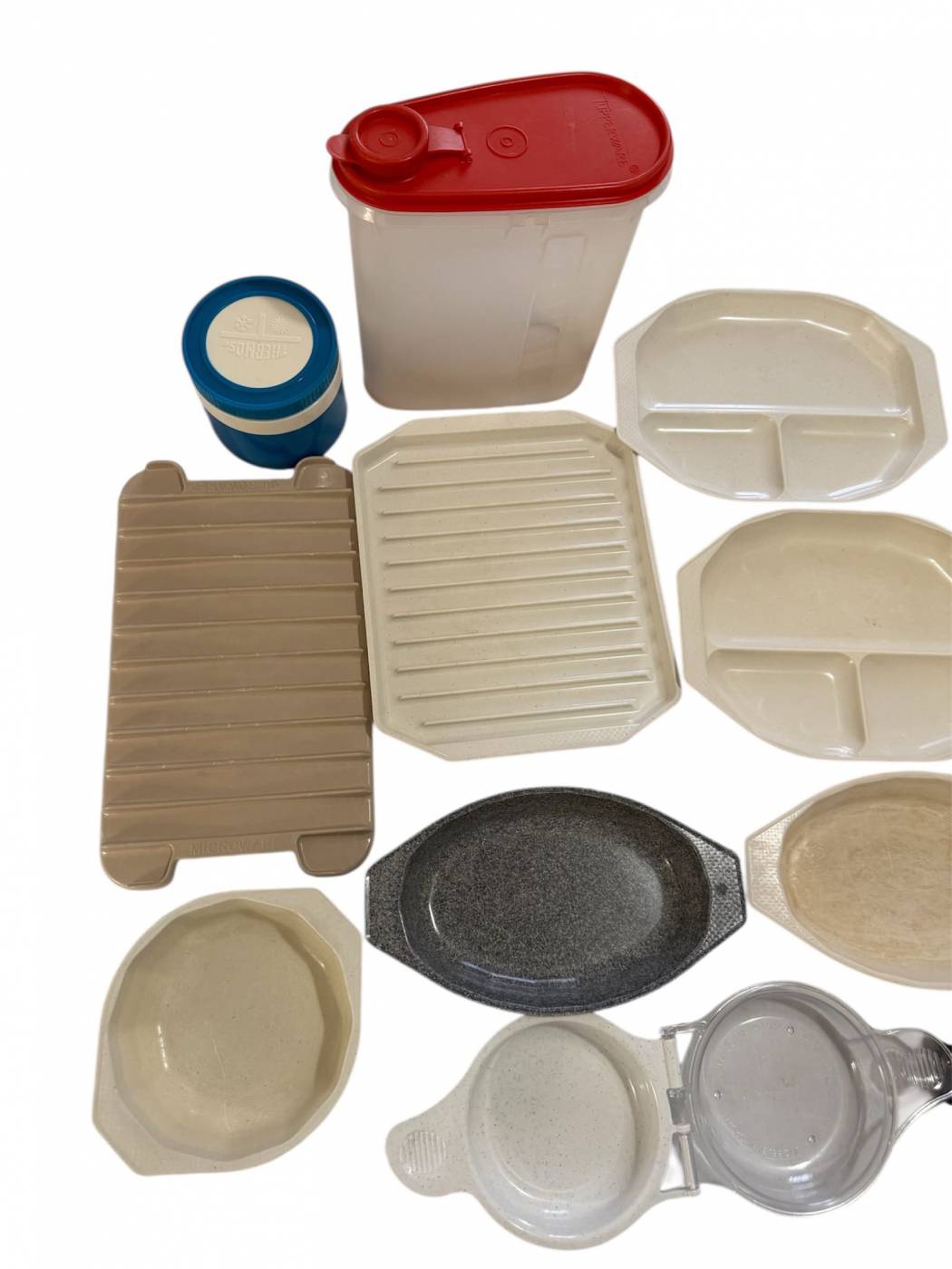 Vintage Tupperware plastic kitchenware assortment | Maxsold