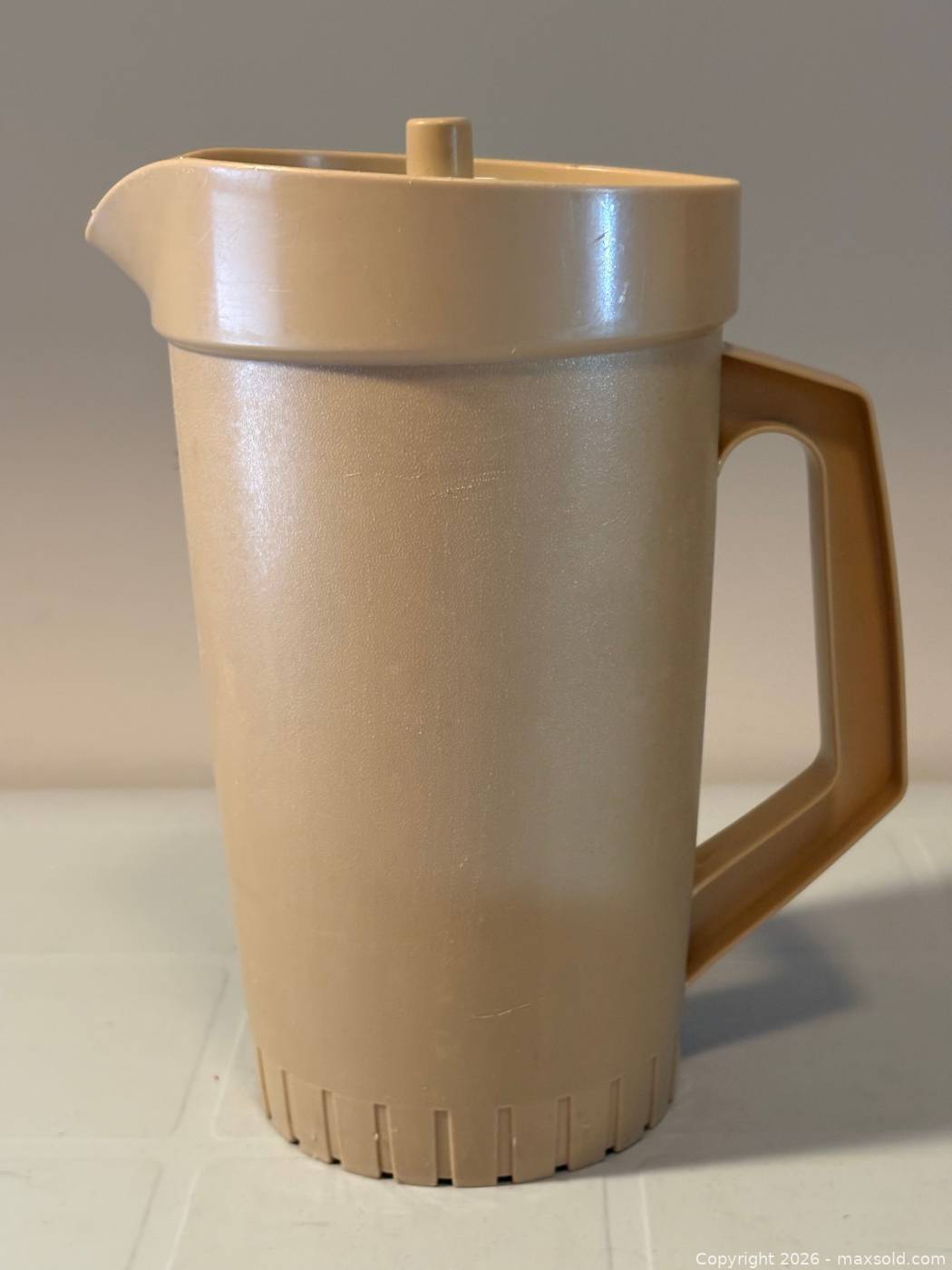 Tupperware plastic water-juice pitcher with lid | Maxsold