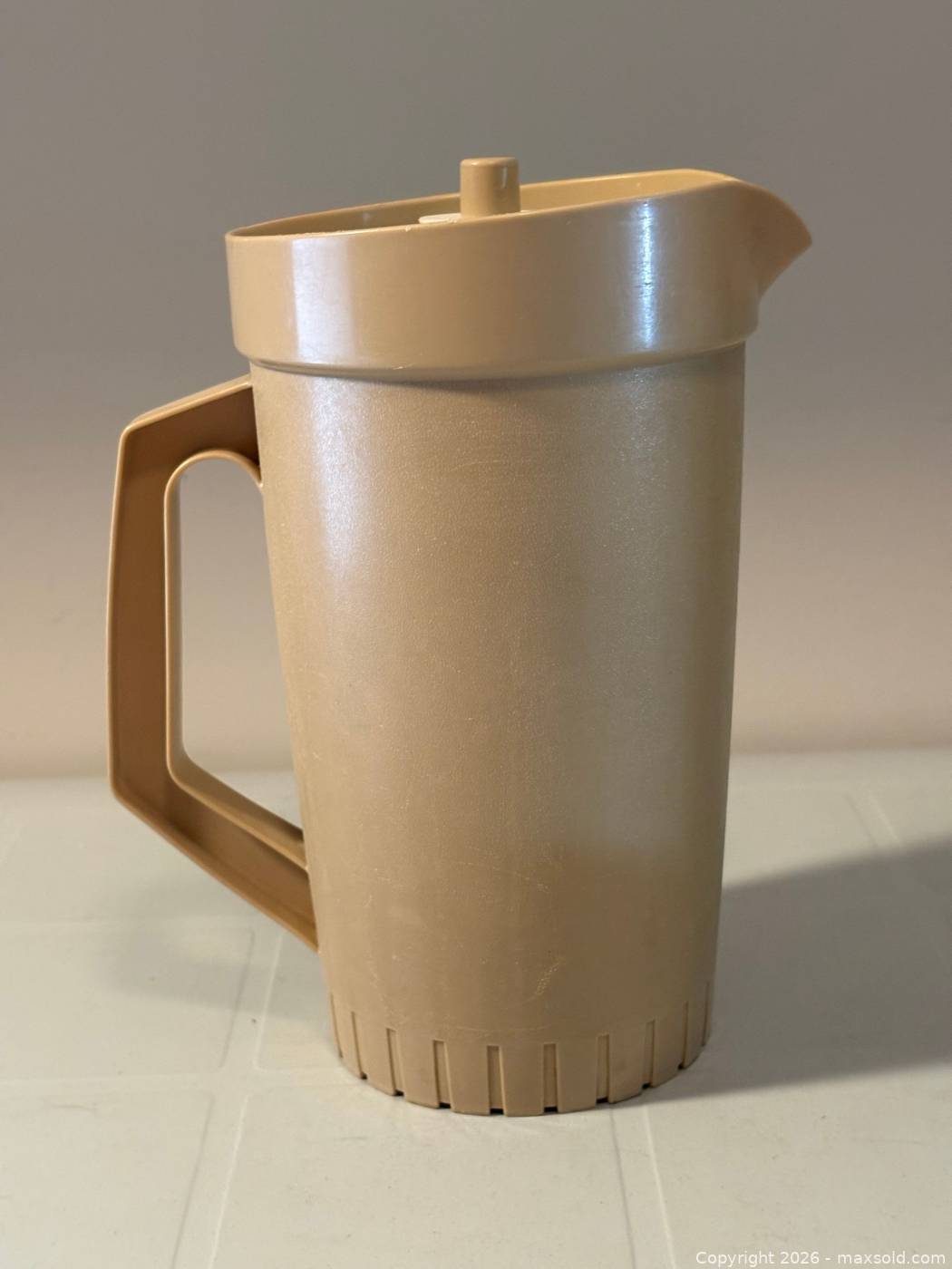 Tupperware plastic water-juice pitcher with lid | Maxsold