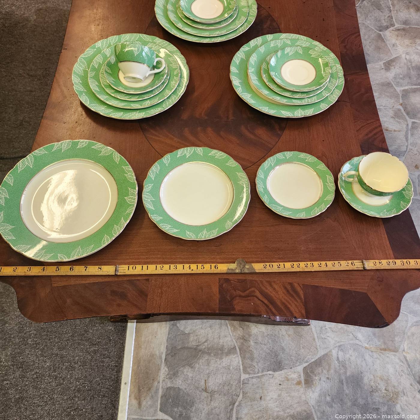 Coalport Cardinal porcelain 4 place settings 18-piece | Maxsold