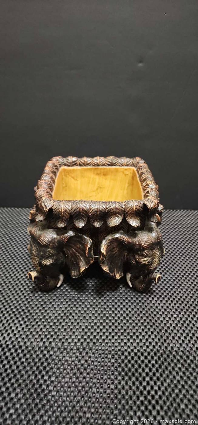 Triple elephant head footed planter bowl | Maxsold