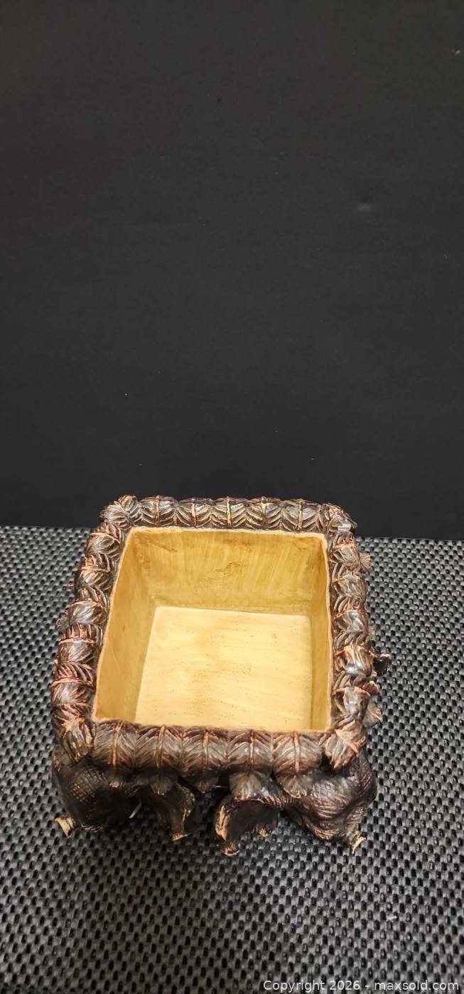 Triple elephant head footed planter bowl | Maxsold