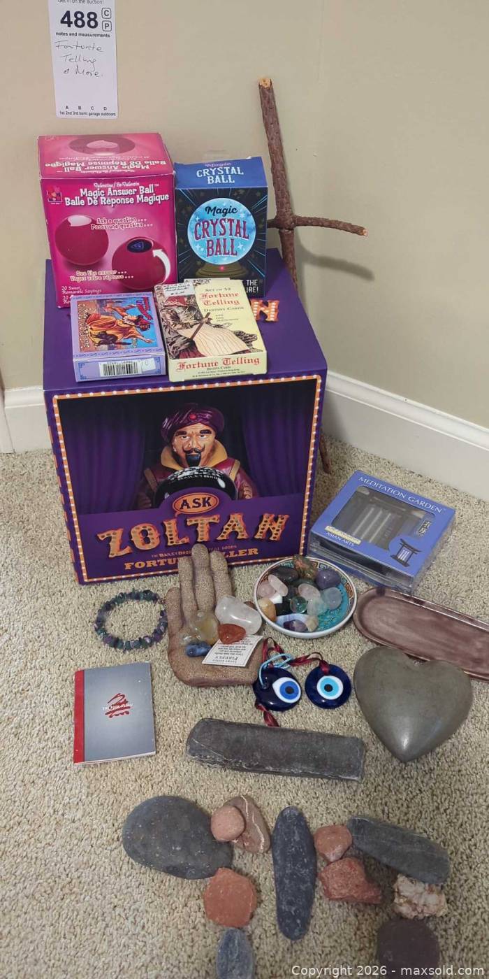 Assorted fortune-telling and occult items | Maxsold